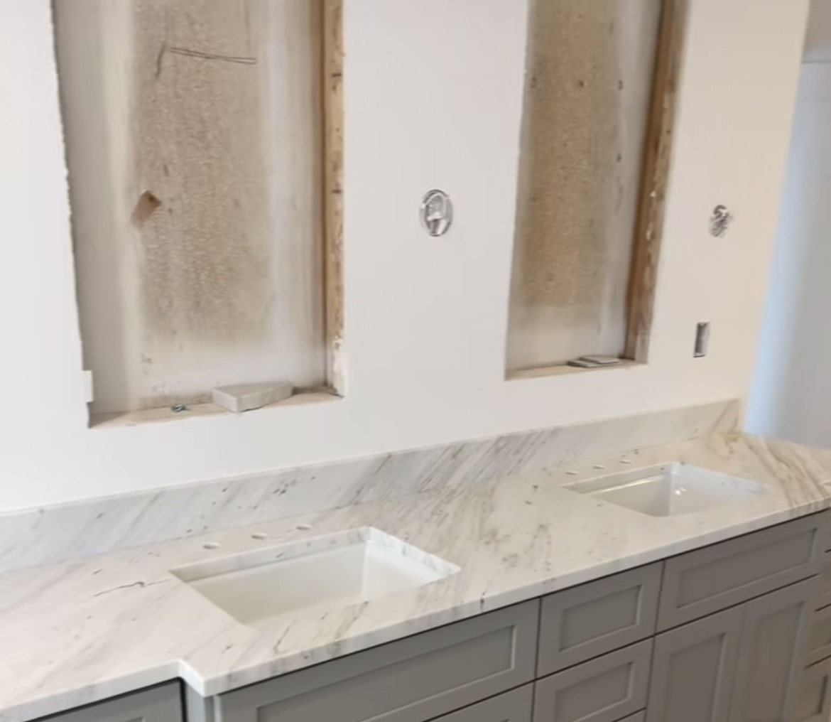 Calacatta Gold Crema (13 SLABS AVAIL)
